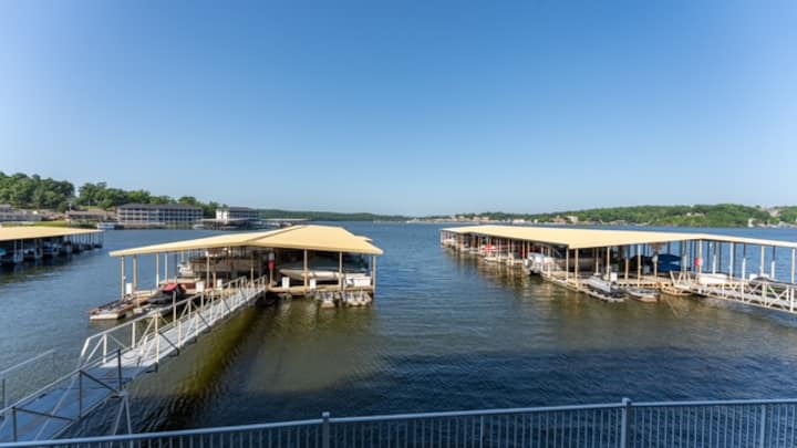 Lakefront Condo, Pool, Sleeps 4 - Osage Beach, MO
