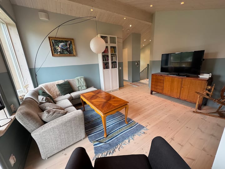 Rymlig Central Villa I Karlslund - Östersund