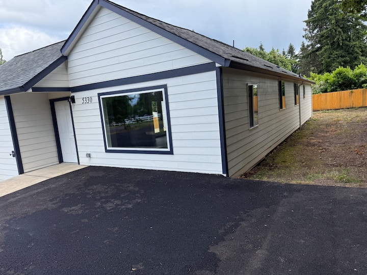 Mobility-friendly Home Away From Home - Oregon City, OR