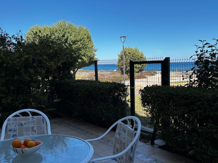 Beachfront Apartment With Sea Views, Pool, Parking - Alicante
