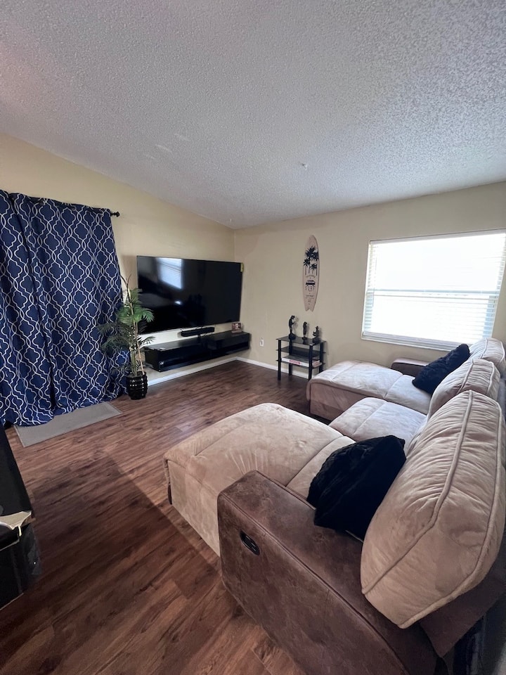 Coastal Getaway Near Beaches, Parks & Sponge Docks - Tarpon Springs, FL