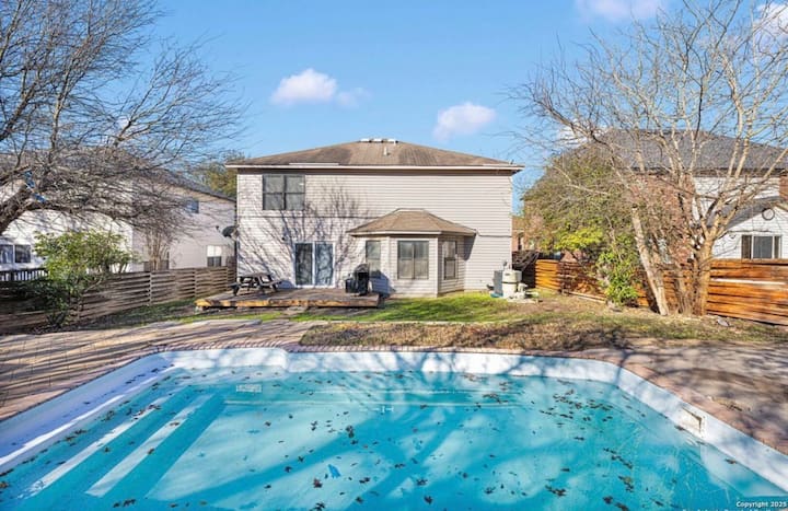 Private Pool Oasis | 3br Near River Walk & Comal - Garden Ridge, TX