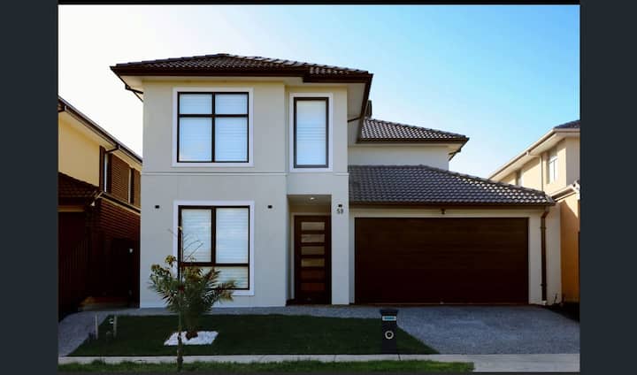 Spacious, Bright Clyde Stay Near Parks & Shop - Koo Wee Rup