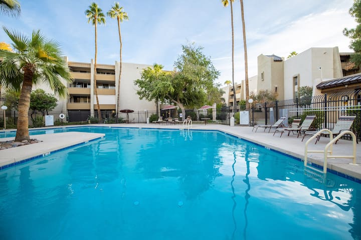 Old Town Condo | Pool+spa | Walk Everywhere - Scottsdale, AZ