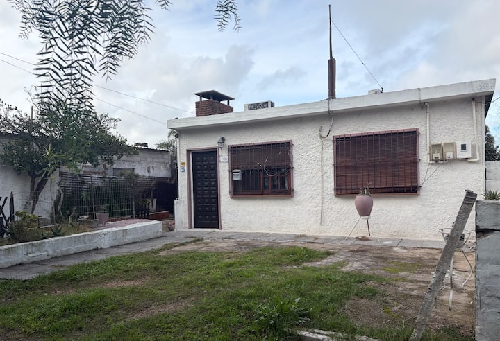 Casa 2 Dormitorios Con Estacionamiento - San Carlos