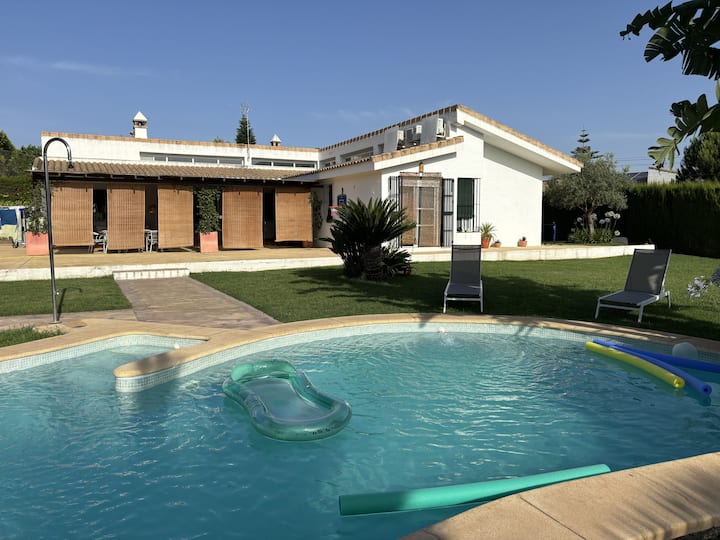 Chalet Con Jardin Y Piscina A 25min De Sevilla - 赫雷納