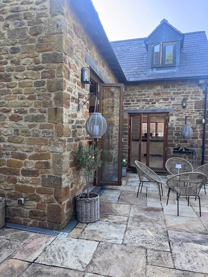 Spacious Family Escape In Detached Barn - Banbury