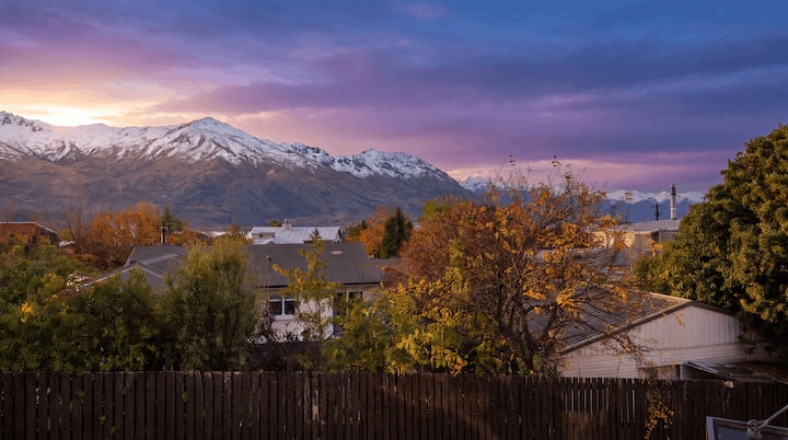 Mountain Views, Rooftop Deck, Lake Walk, Sleeps 10 - Wanaka