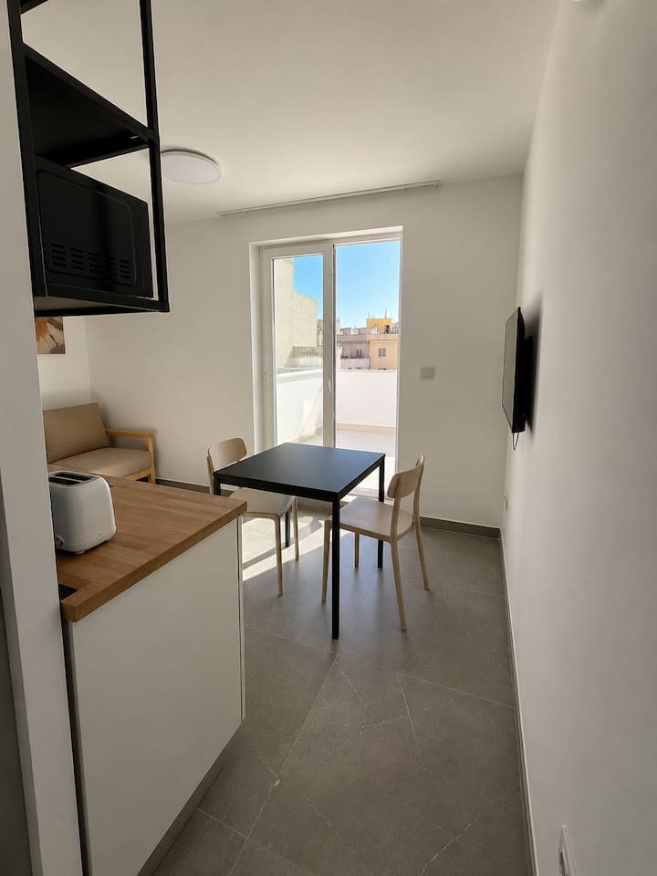 Bayview Haven: Luxury 1 Bedroom Suite - Malte