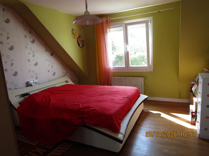 A Louer Grande Chambre Avec 2 Lits Enfants - Locronan