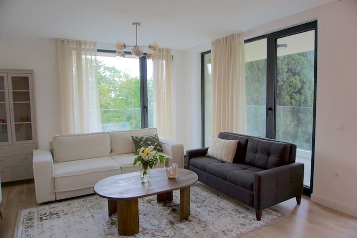 Luxurious Haven With Pool Access & Near Beach - Varna
