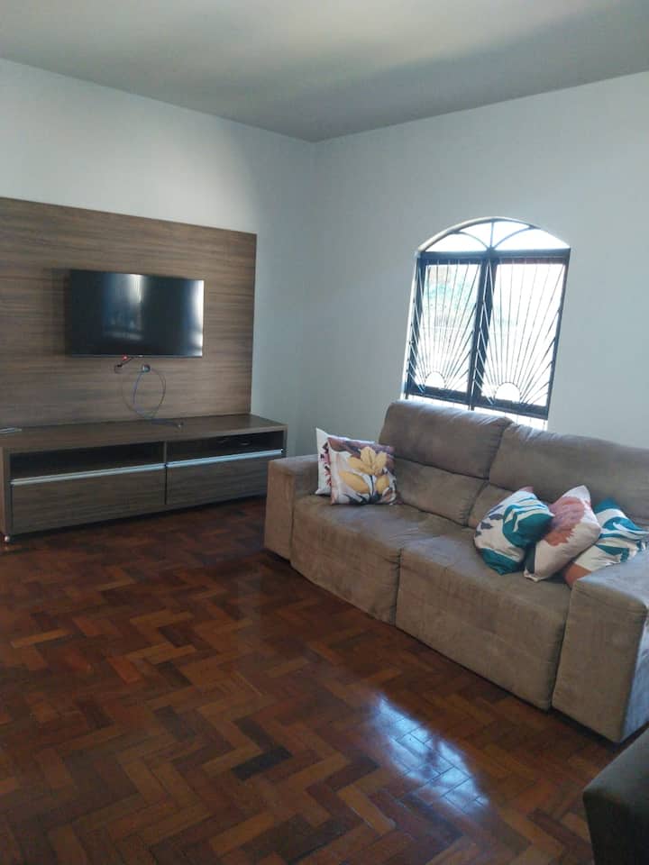 Casa Grande Próxima Ao Estádio Do Cafe E Autódromo - Londrina