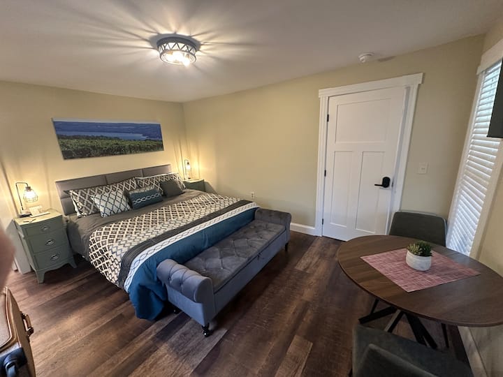 Bluff View Inn First Floor California King - Penn Yan, NY