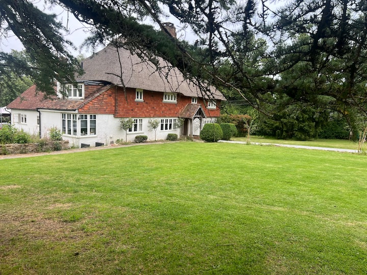 15th Century Farmhouse In The Heart Of West Sussex - 호셤