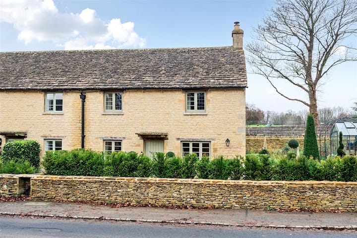 Boutique Cotswold Cottage, Sleeps 4 Near Bibury - Cirencester