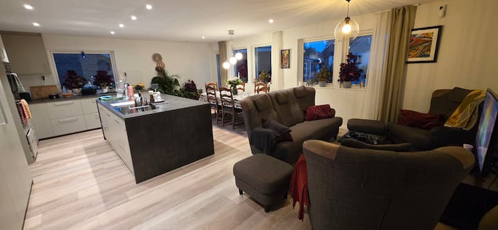 Modernt Hus Med Pool – Perfekt För En Månad" - Sundsvall