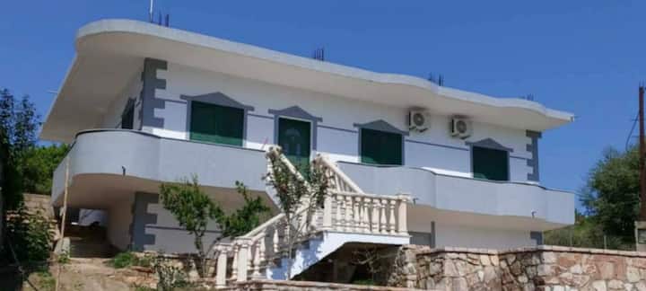 Klodi:family Apt (Sleeps 5) - Ksamil