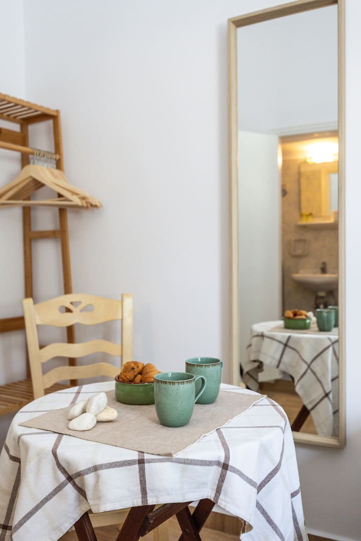 No4 Budget Friendly Basic Room - Naxos