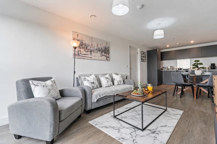 Stylish 2br Apt Hospital, City Access, Long Stays - Guernsey