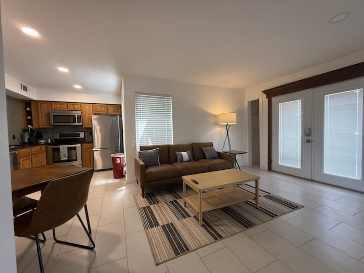 Elegant Compact Condo With In-unit Laundry - Oklahoma City, OK