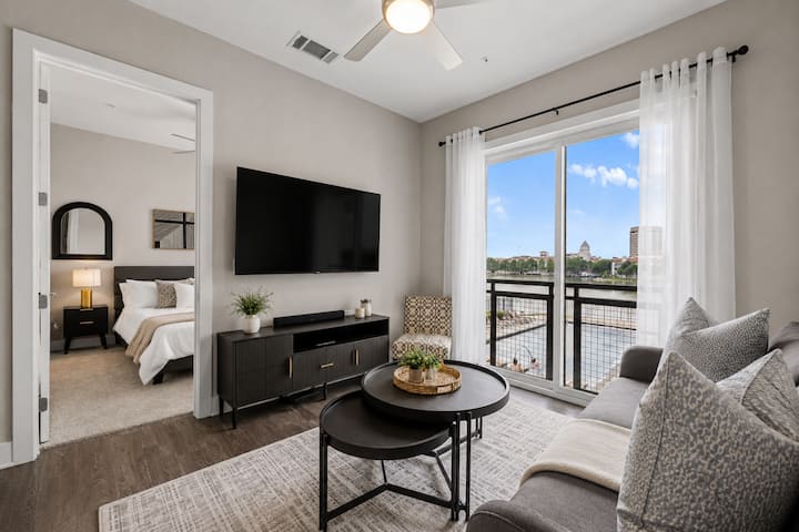 Modern 1br Retreat | Pool, Lake, Walkable Location - Irving, TX
