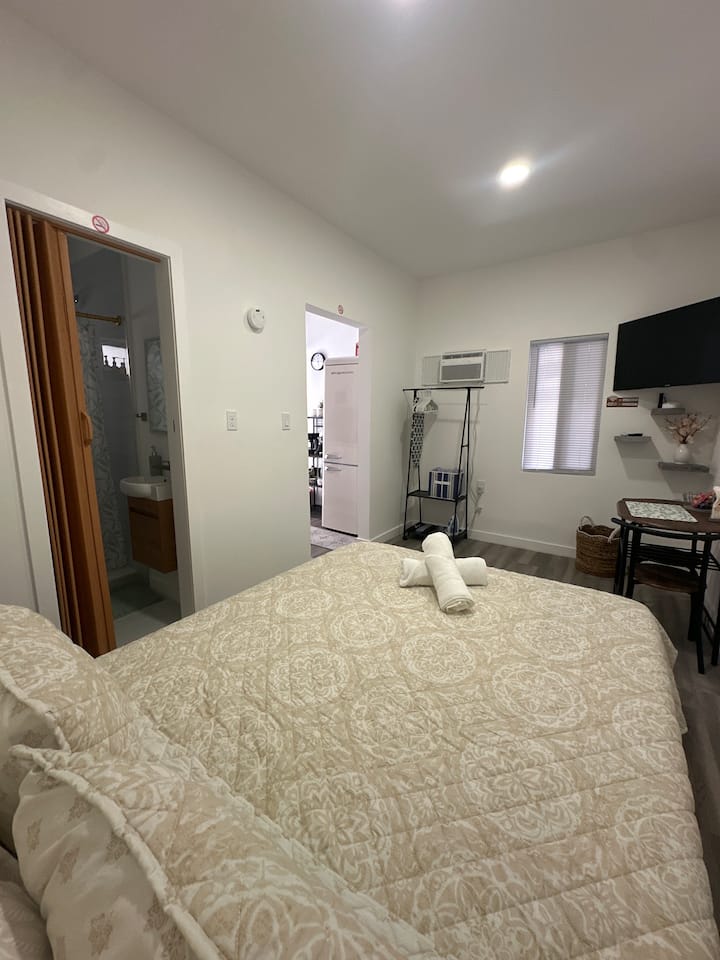 Bright Apartment Free Parkingnear Brickell - Miami, FL