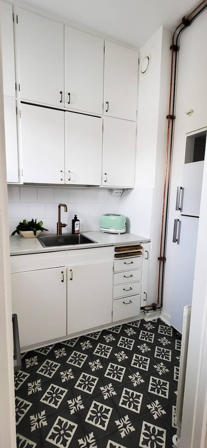 Bright Top-floor Studio With Kallio Views - Helsinki