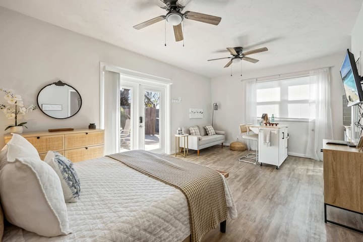 Sandpiper Studio | Across From Beach! - Satellite Beach, FL