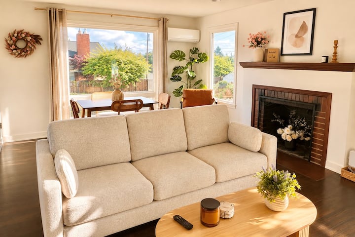 Sunset Views Over Puget Sound | 4br West Seattle - Bainbridge Island, WA