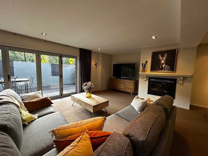 The Old Store, Lake Okareka - Spa Pool, Sleeps 12 - Rotorua