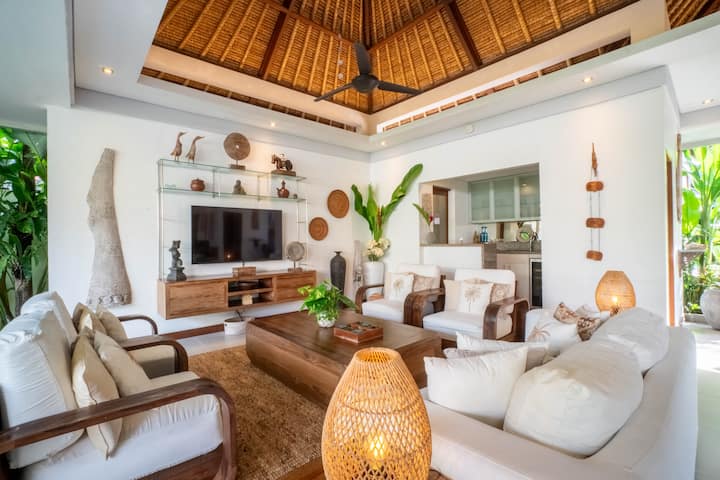 Lux Stylish 4br Villa With Big Pool Near Seminyak - Bali