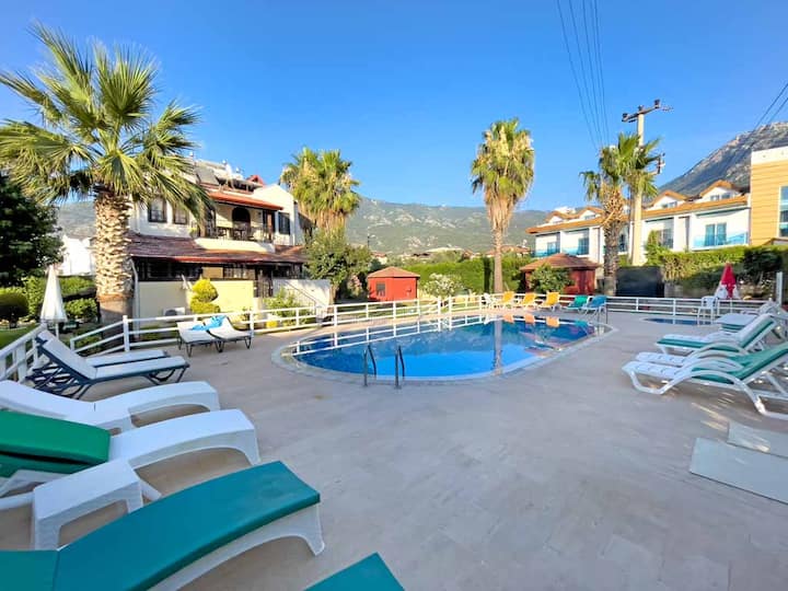 ÖLüdeniz'de 4 Odalı 8 Kişilik Ortak Havuzlu Apart - Ölüdeniz