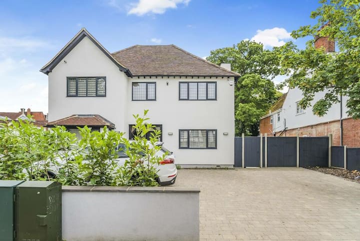 Stunning Detached Luxurious 5 Bed House In Ruislip - Ruislip