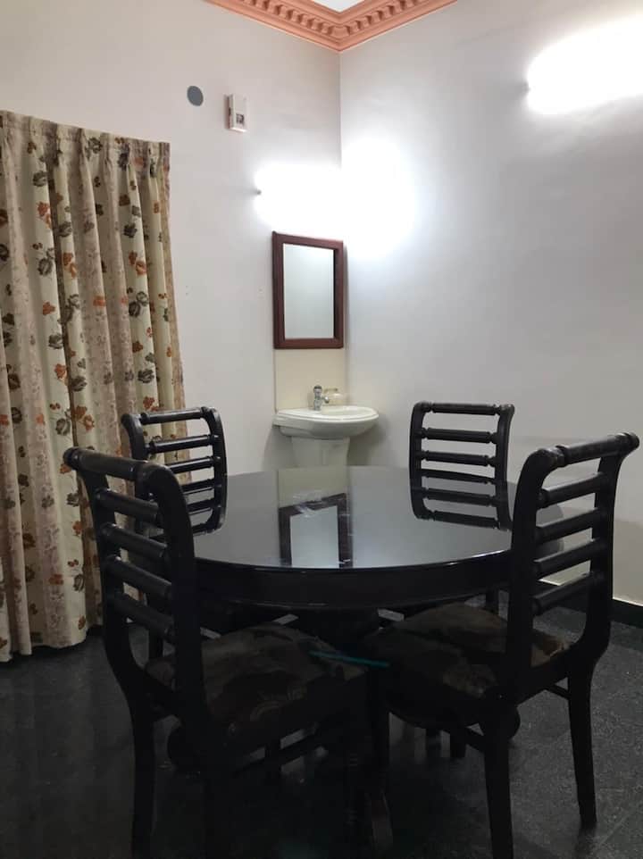 Home Shanti Home Ayurveda Wellness & Yoga Airbnb - Casas en renta en ...