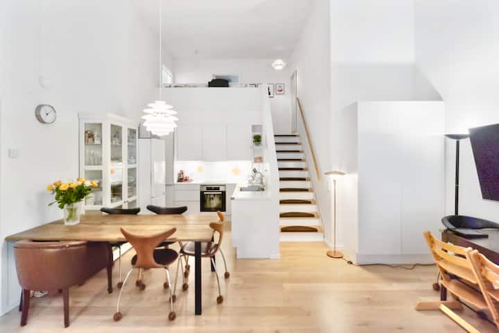 Bright Scandinavian Loft With High Ceilings - Copenhagen