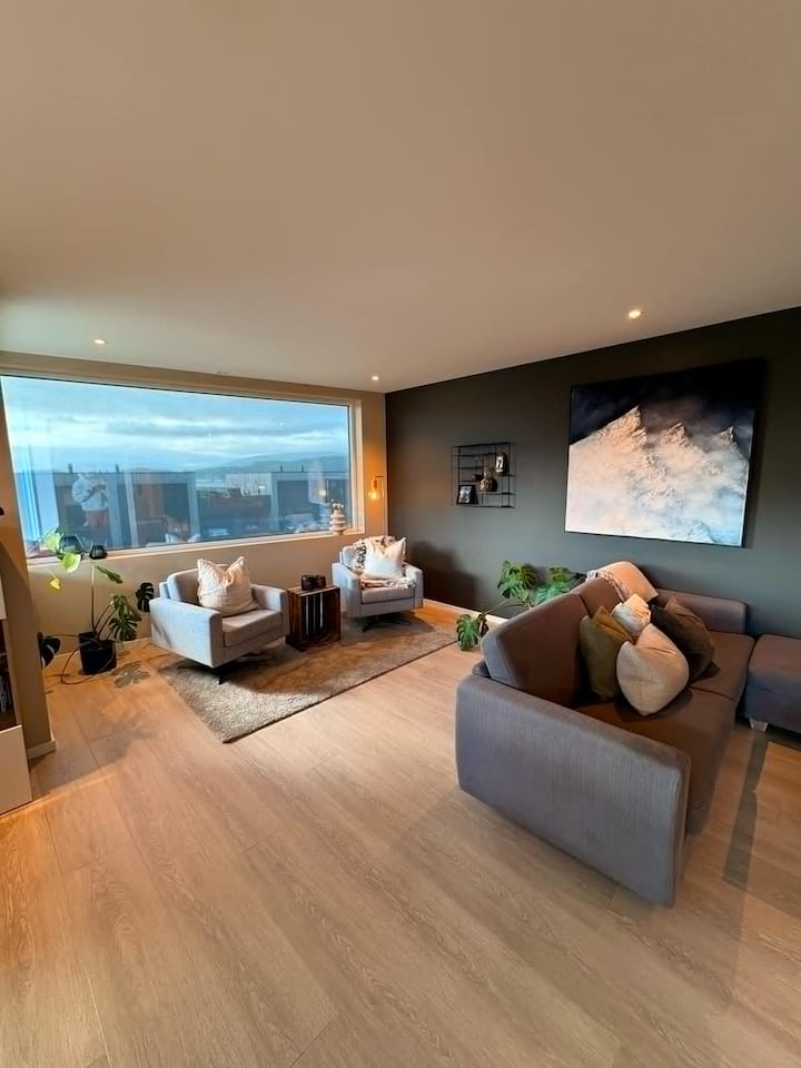 Scandinavian Townhouse Near Fjords & Mountains - Alesund