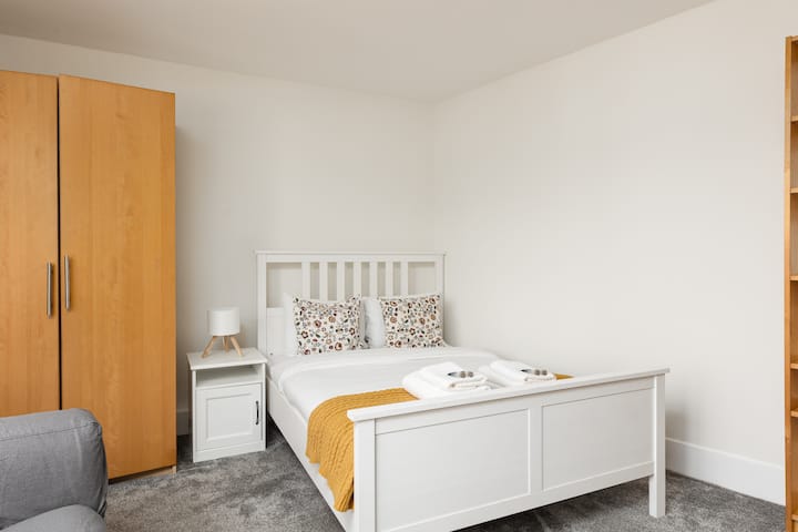 New! Cosy Studio Near Kenton Station & Wembley - Harrow