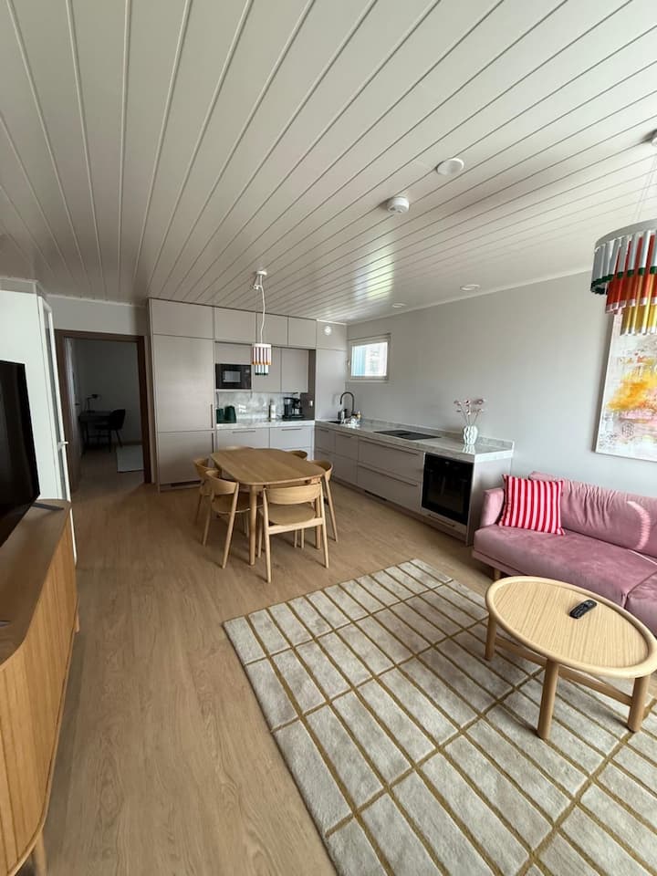 Premium 3br Home | Prime Location | Modern Touch - Helsinki
