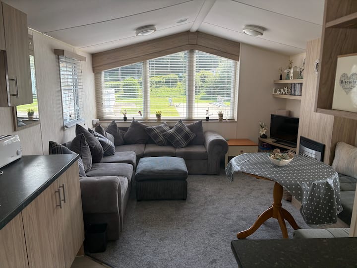 3 Bed Caravan With Decking - Hastings