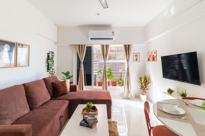 Warm And Stylish 2bhk Retreat | Near Bkc & Airport - Mumbai