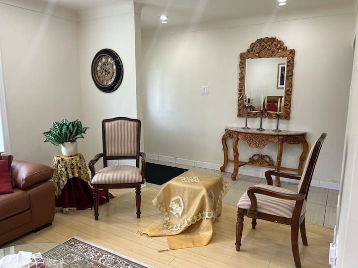 Deluxe Bungalow 4 Bdroom, 3 Bath - Min 30 Day - Ottawa