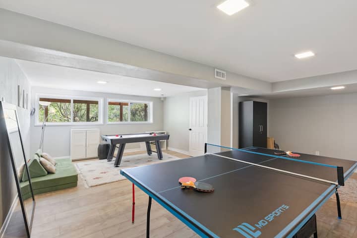 Pet Friendly Game Room Near Garden Of Gods Walk - Colorado Springs, CO