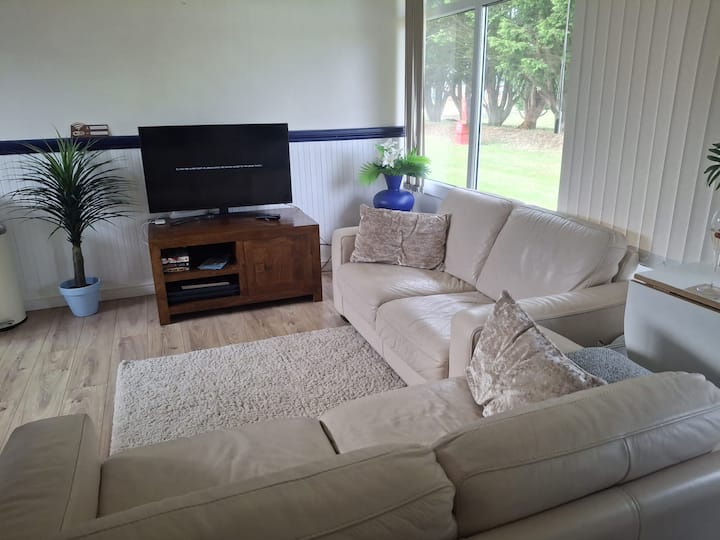 The Beach House, Our Cosy 2 Bed Chalet. - Dungeness