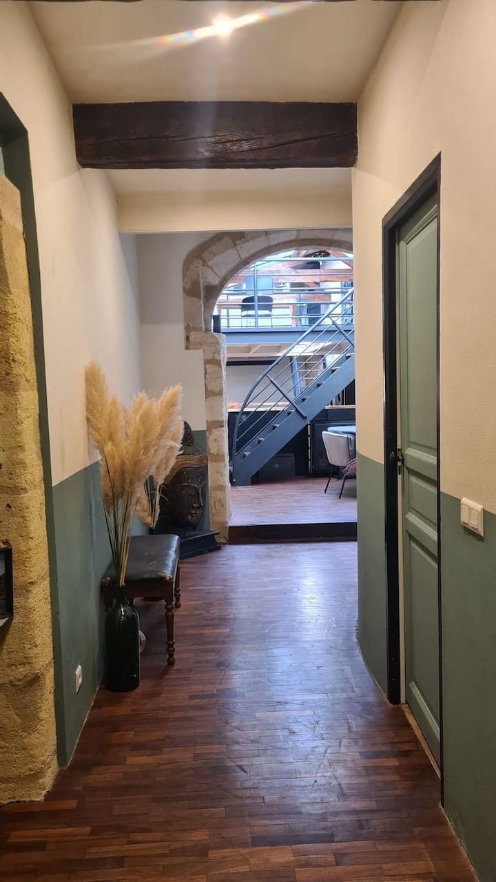 Loft Sainte Croix 120m2 + Parking - Bordeaux