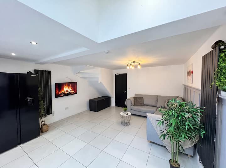 3bath | Heart Of Kensington | Free Parking | 6 Tvs - North Wales