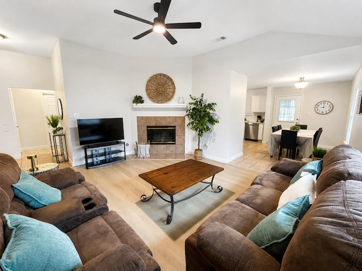 Texan Home (15 Minutes Away From Dallas Stadium) - Lancaster, TX