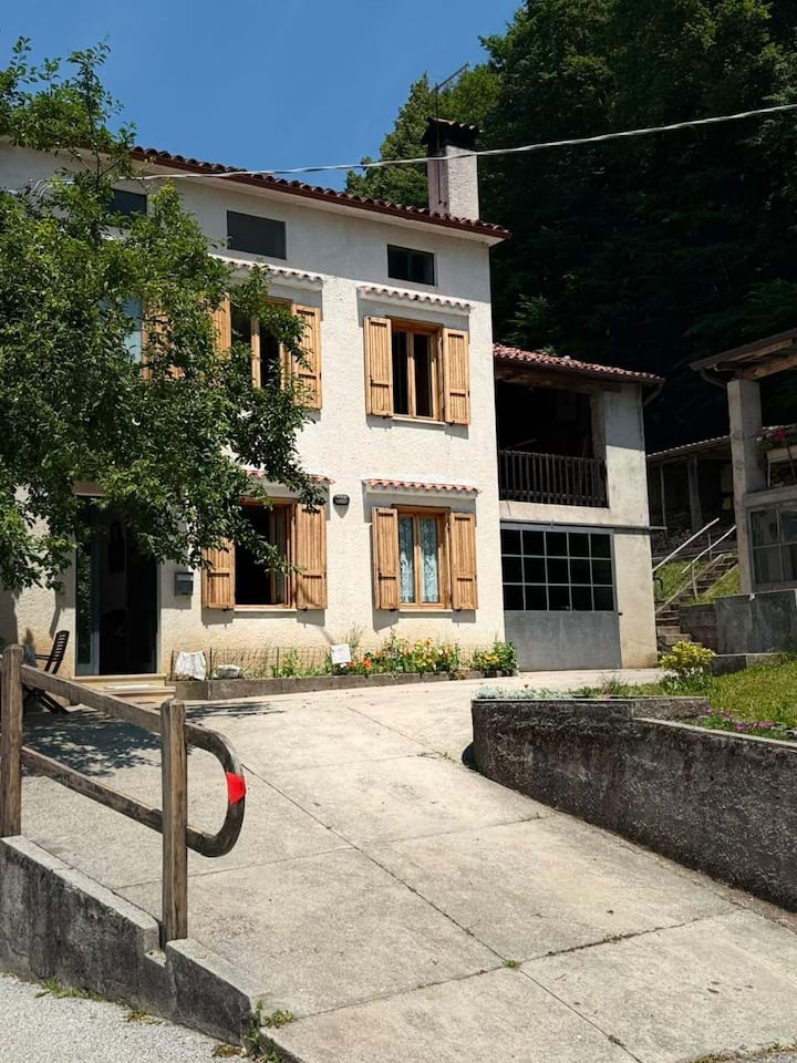 Una Casa Con Un'area Aperta, Immersa Nella Natura - Asiago