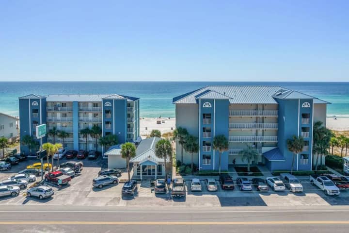 Gulffront Living | Pool + Full Kitchen - Panama City Beach, FL