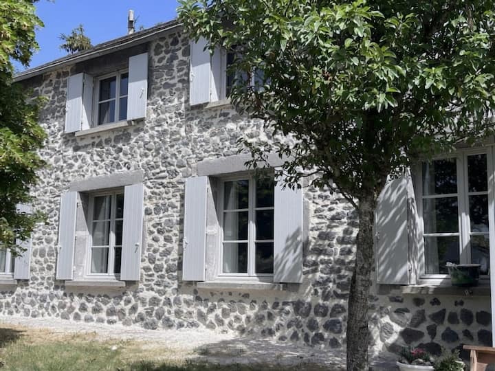 Belle Maison Auvergnate Au Coeur Du Cézallier 14 P - Auvergne