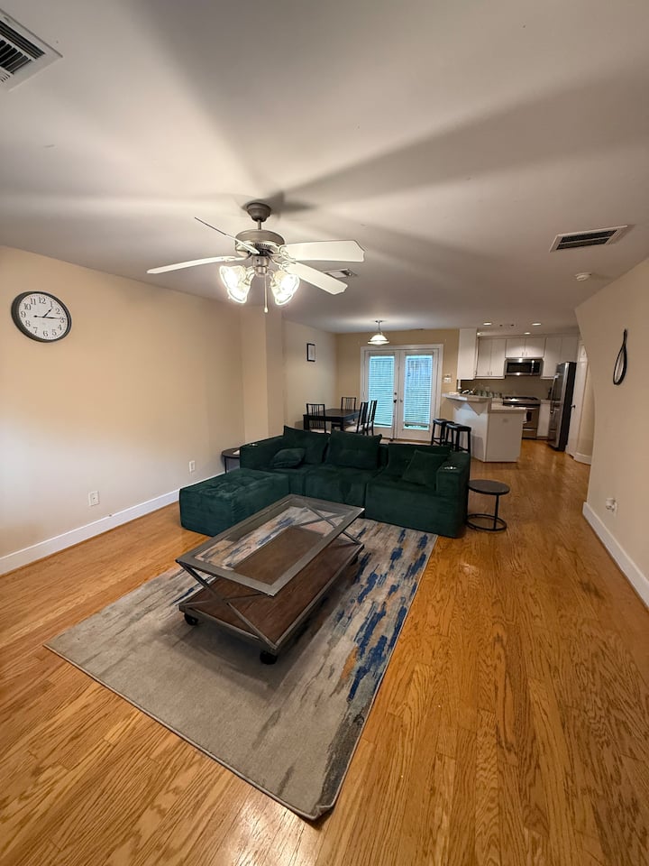 Great Townhouse Near Downtown And Medical Center - Houston, TX